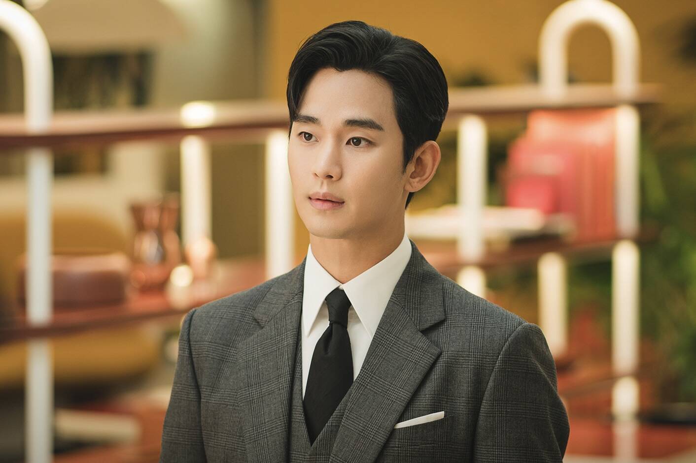Kim Soo Hyun đang đối mặt với khoản đền bù hợp đồng 7,3 tỉ won từ các ...