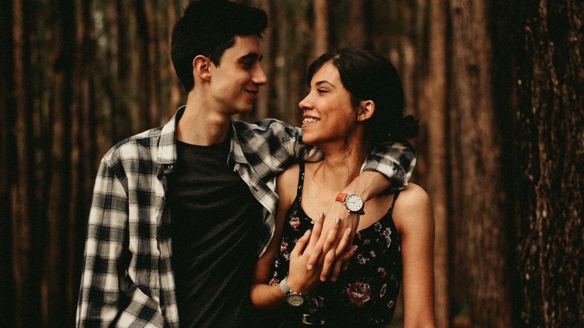 10 Behaviors of a Man Who Truly Loves You, According to Psychologists