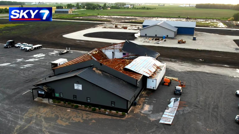 Strong winds rip roof off Mercer County building