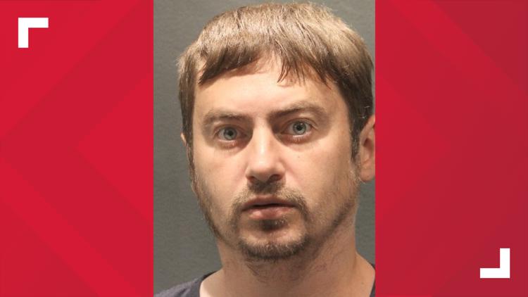 Arlington man arrested for allegedly exposing himself to women, children