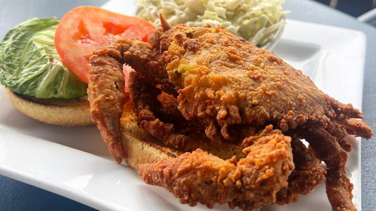 This Charming North Carolina Beach Town Is A Seafood Lover's Paradise