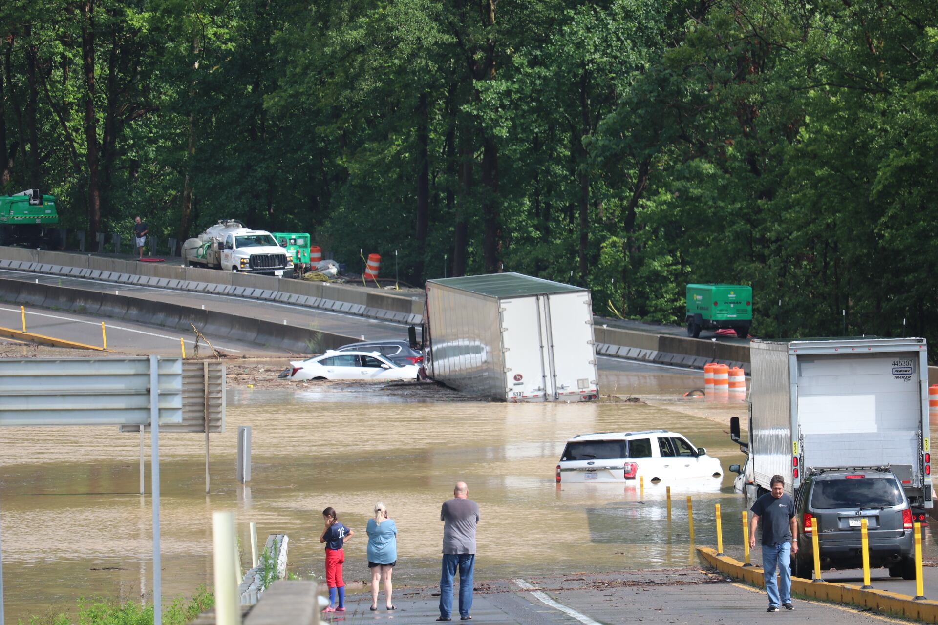 Rockslide, flooding shut down I-40 in Cocke County near TN/NC state ...