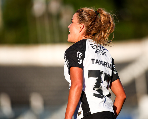 Tamires revela se deseja continuar no Corinthians para a próxima temporada