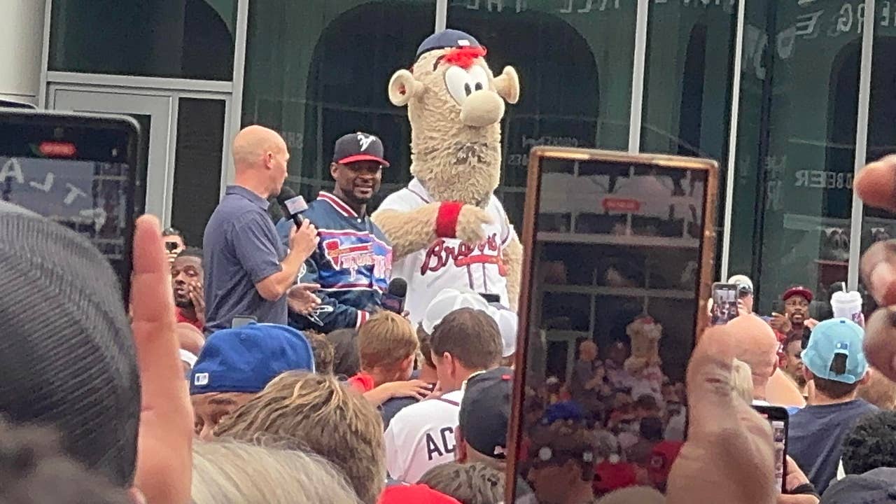 Usher takes the mound: Atlanta Braves Celebrate 'Usher Night' at Truist ...