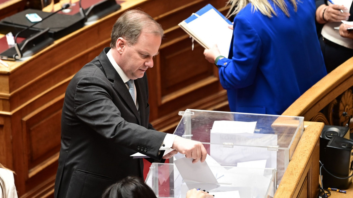 Τέμπη: Ψηφίστηκε η πρόταση της ΝΔ για προανακριτική - Ο Κ. Καραμανλής ...
