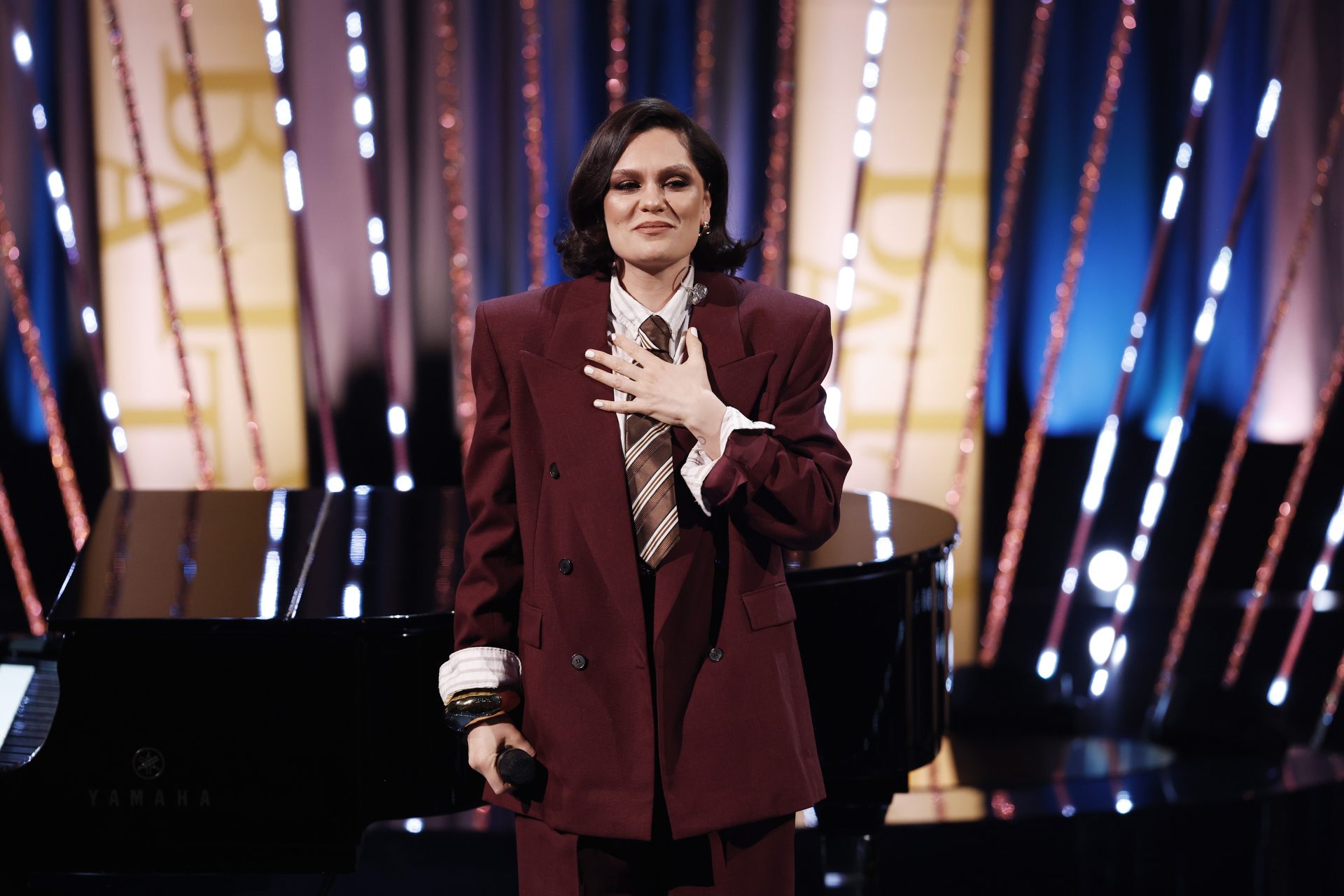 Singer Jessie J faces cancer with courage and openness