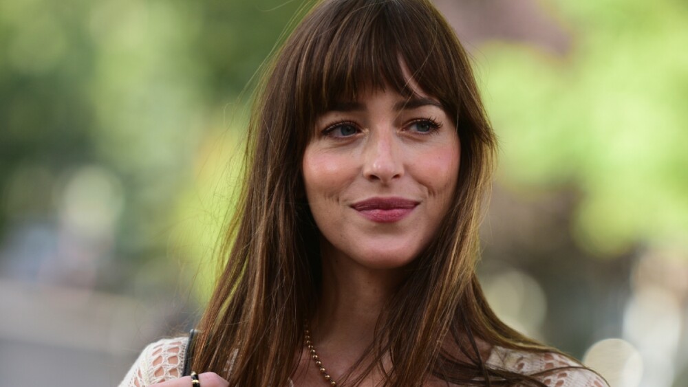 Governors Awards 2025: Dakota Johnson lleva el corte de pelo antiedad ...