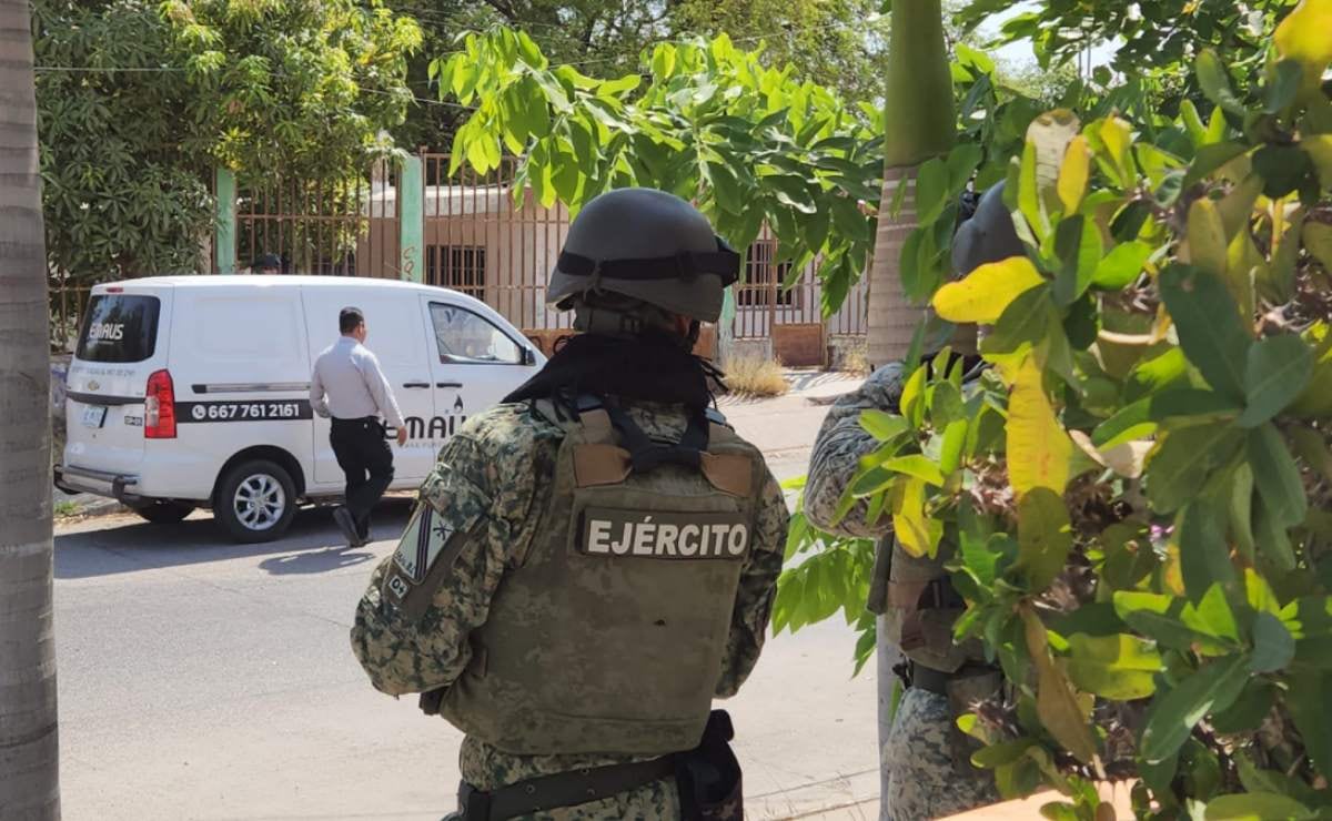 Abandonan cuerpo frente a preparatoria en Culiacán; tenía impactos de bala