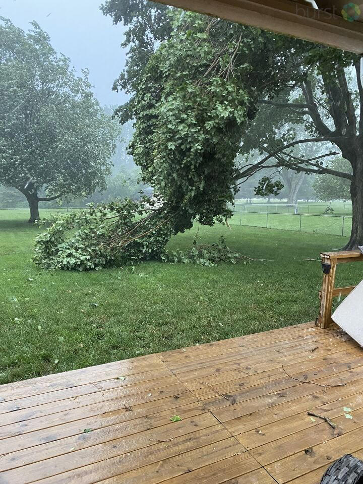 Strong winds rip roof off Mercer County building