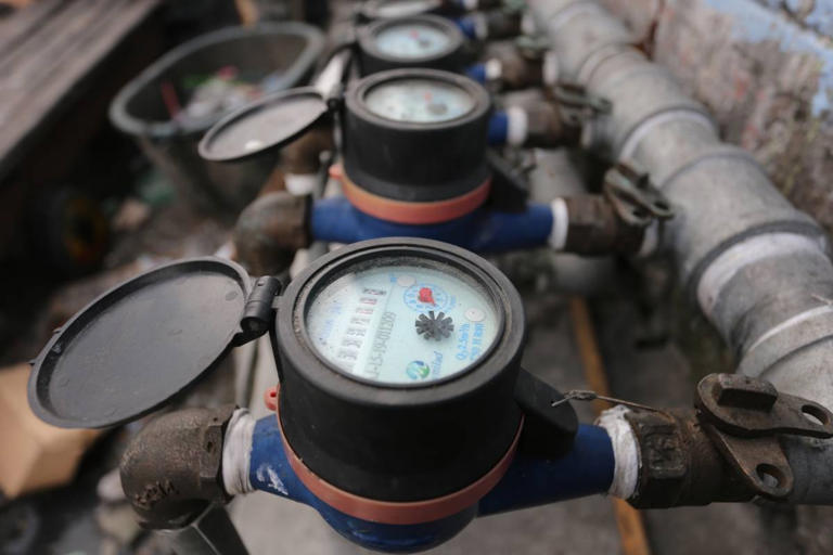 Marcos extends Maynilad, Manila Water contracts to 2047