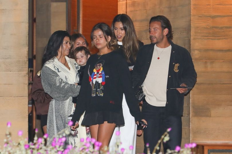 Scott Disick's son Reign, 10, flips off paparazzi during dinner outing ...