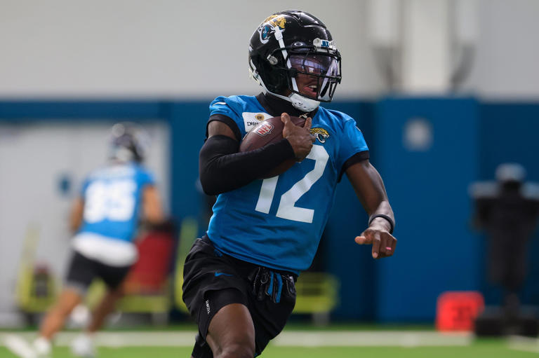 Jaguars' Travis Hunter still unsigned: 'This will take some time,' says ...