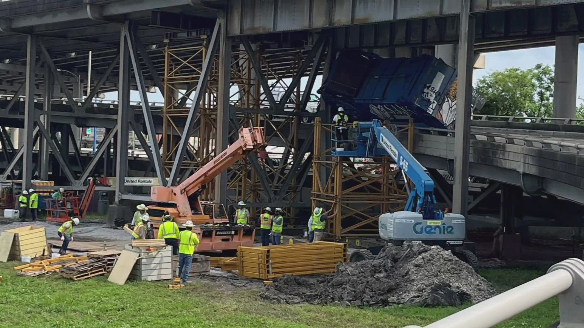 Garbage Truck Removal on I-10 Carrollton Ramp Set for Friday in New Orleans