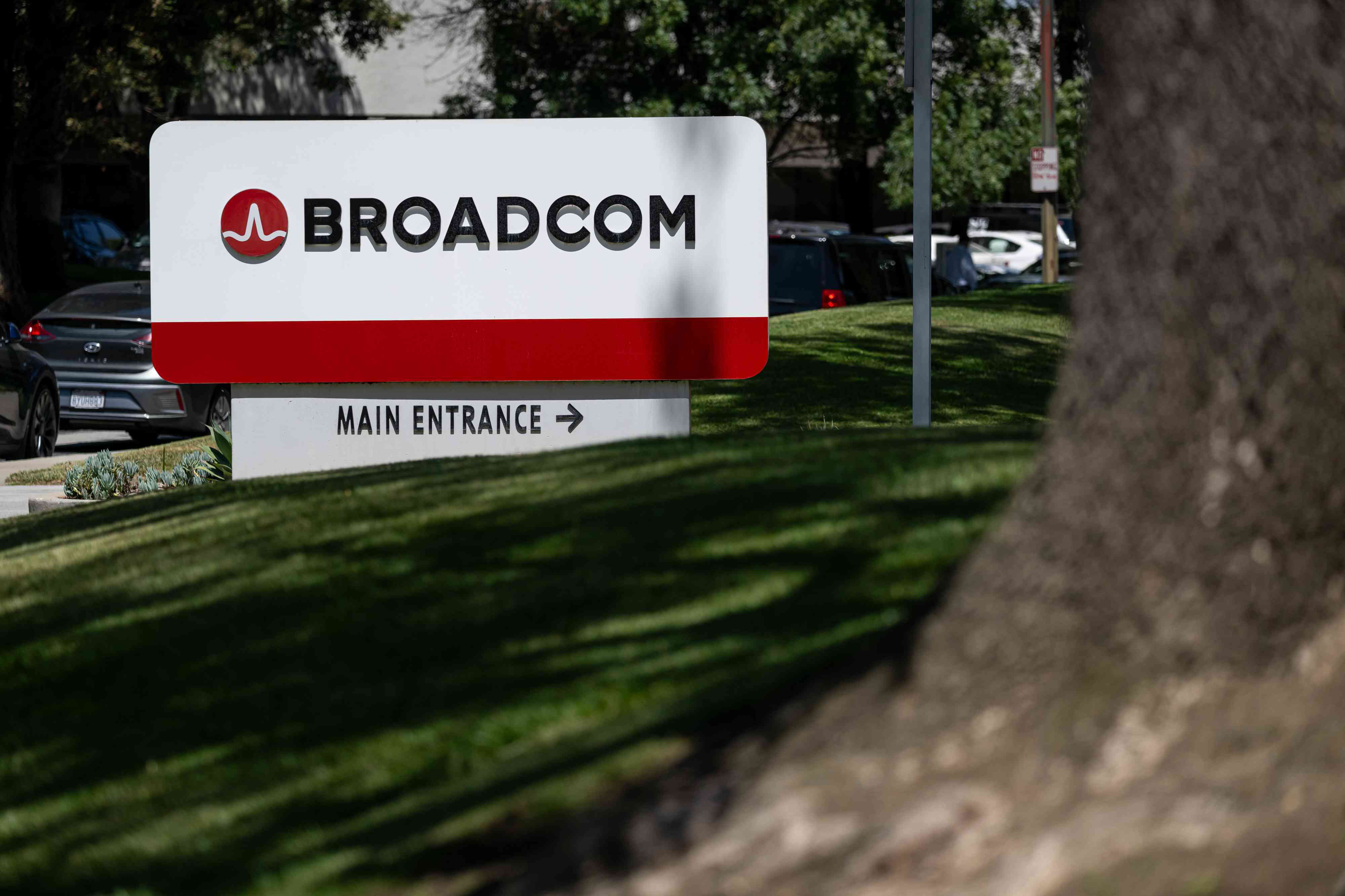 Broadcom Stock Paces for New Record High With Earnings On Deck Broadcom Stock Paces for New Record High With Earnings On Deck