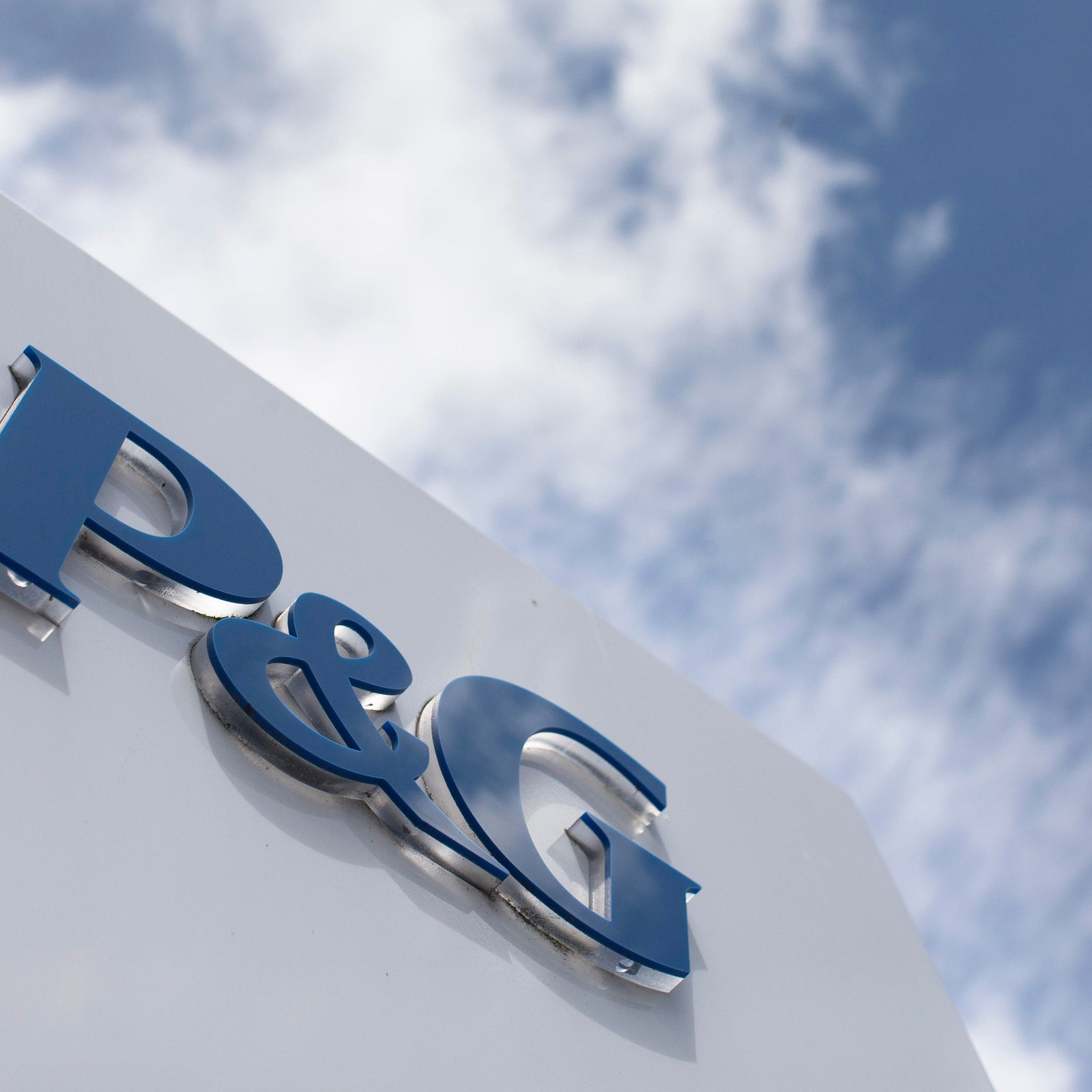 Procter & Gamble says it will cut 7,000 jobs over the next 2 years