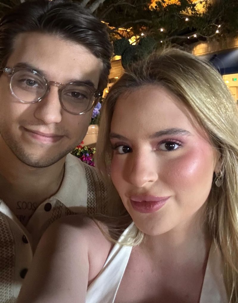 Sophia Valverde anuncia noivado após três meses de namoro