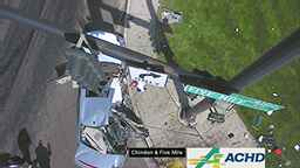 One dead in multi-vehicle crash on Five Mile Rd / Chinden Blvd intersection