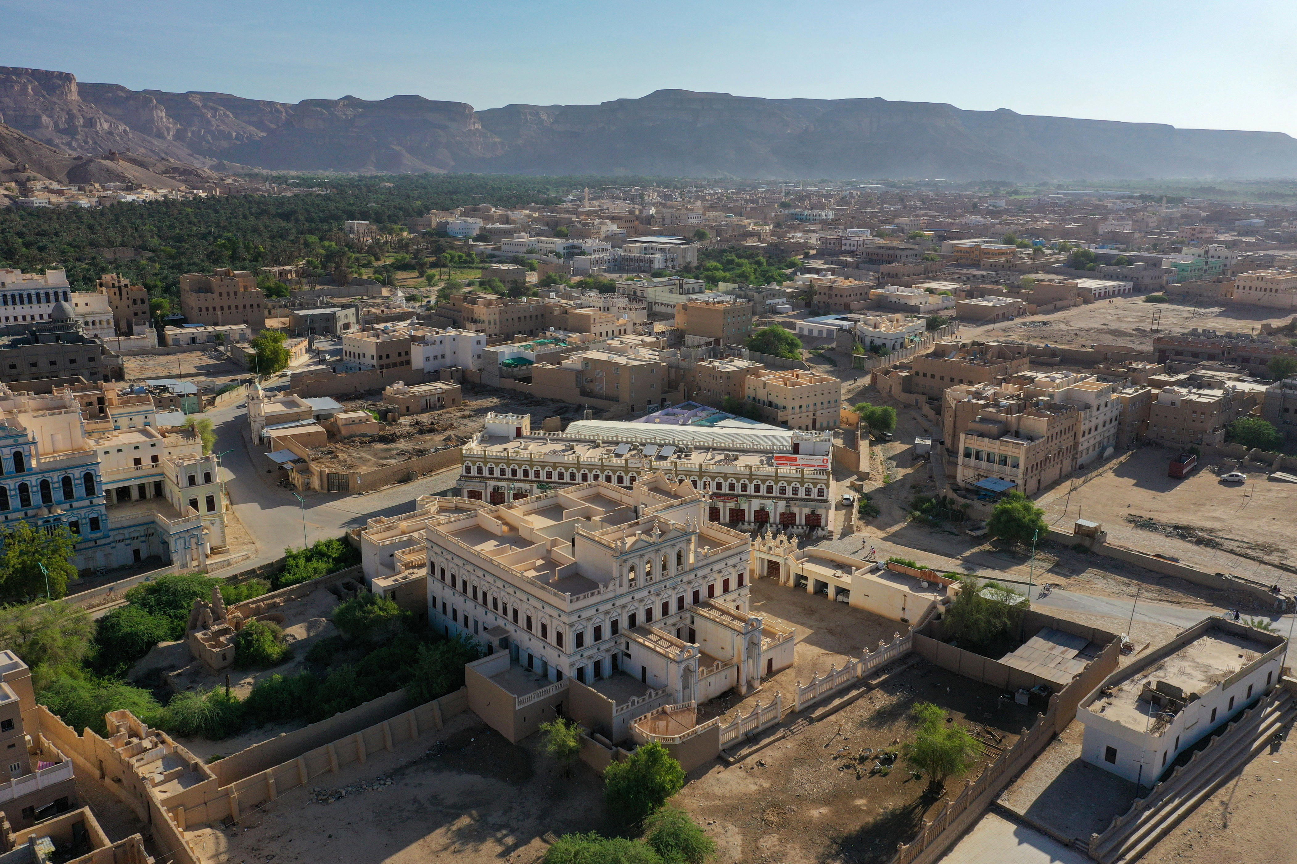 Trump issues travel ban on 12 nations, partially restricts seven others