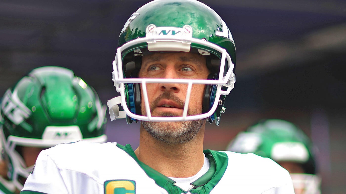 Aaron Rodgers contract: Veteran QB officially signs one-year deal with ...