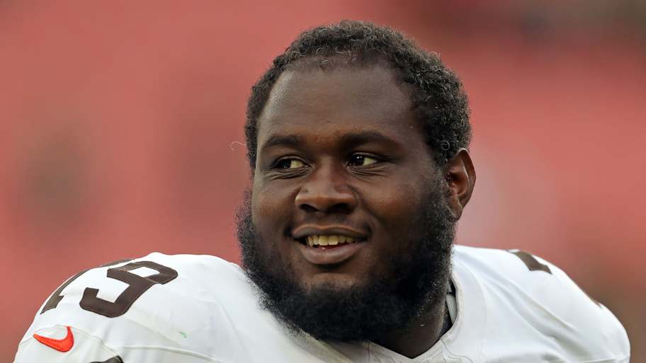 Browns Dawand Jones Embracing New Challenge Entering 2025