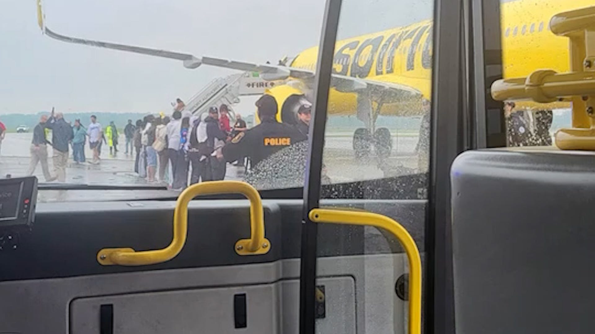 Bomb threat causes chaos at Detroit airport, Spirit Airlines flight forced to deplane