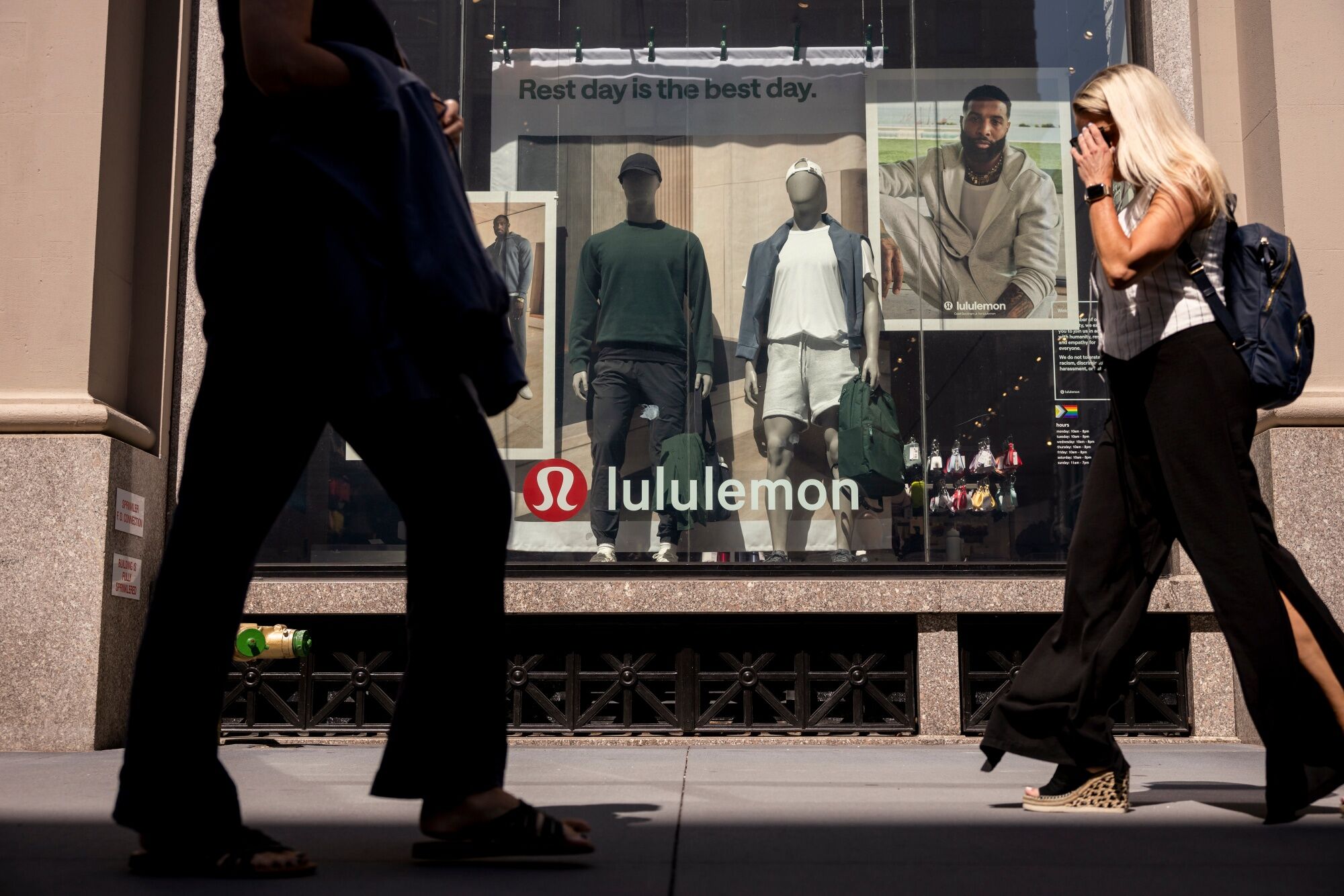 Lululemon Sinks Most Since 2020 on Slowing Growth Outlook