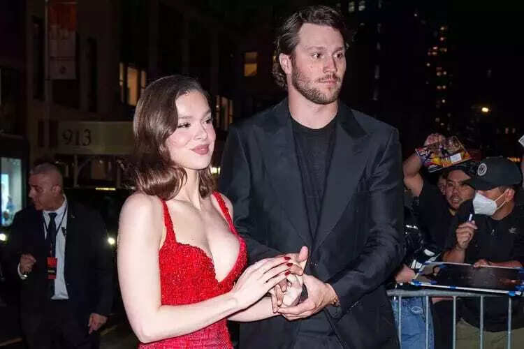 Hailee Steinfeld’s ring details spark buzz after tying the knot with ...