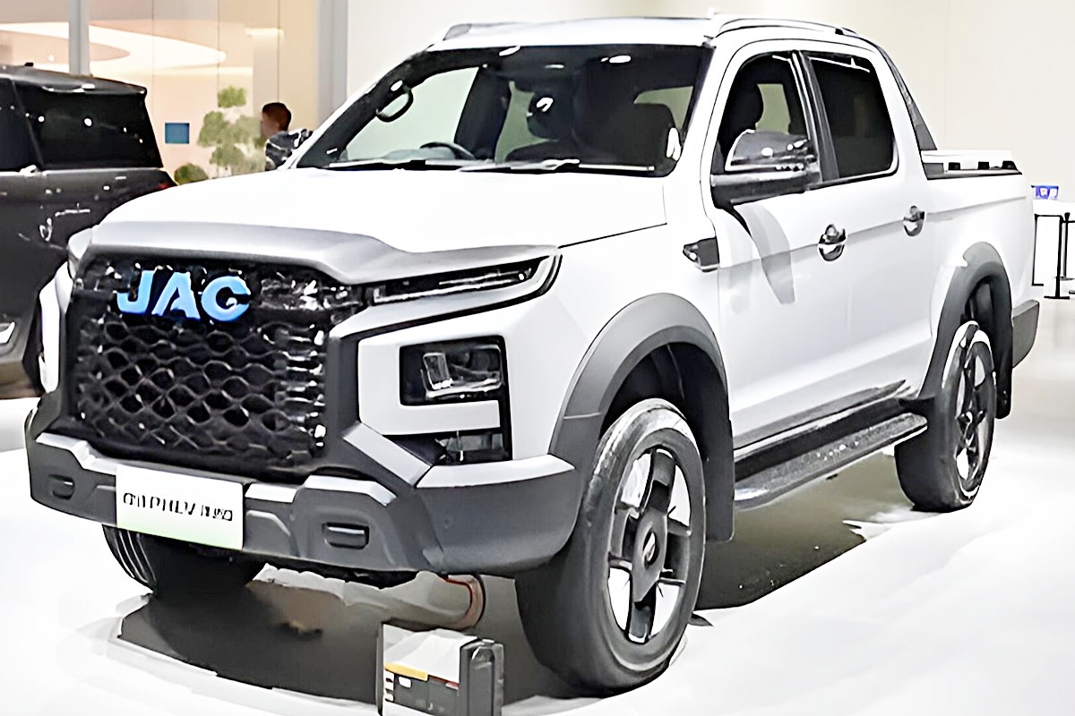 China's JAC T9 Plug-In Hybrid Boasts More EV Range Than Ford Ranger PHEV