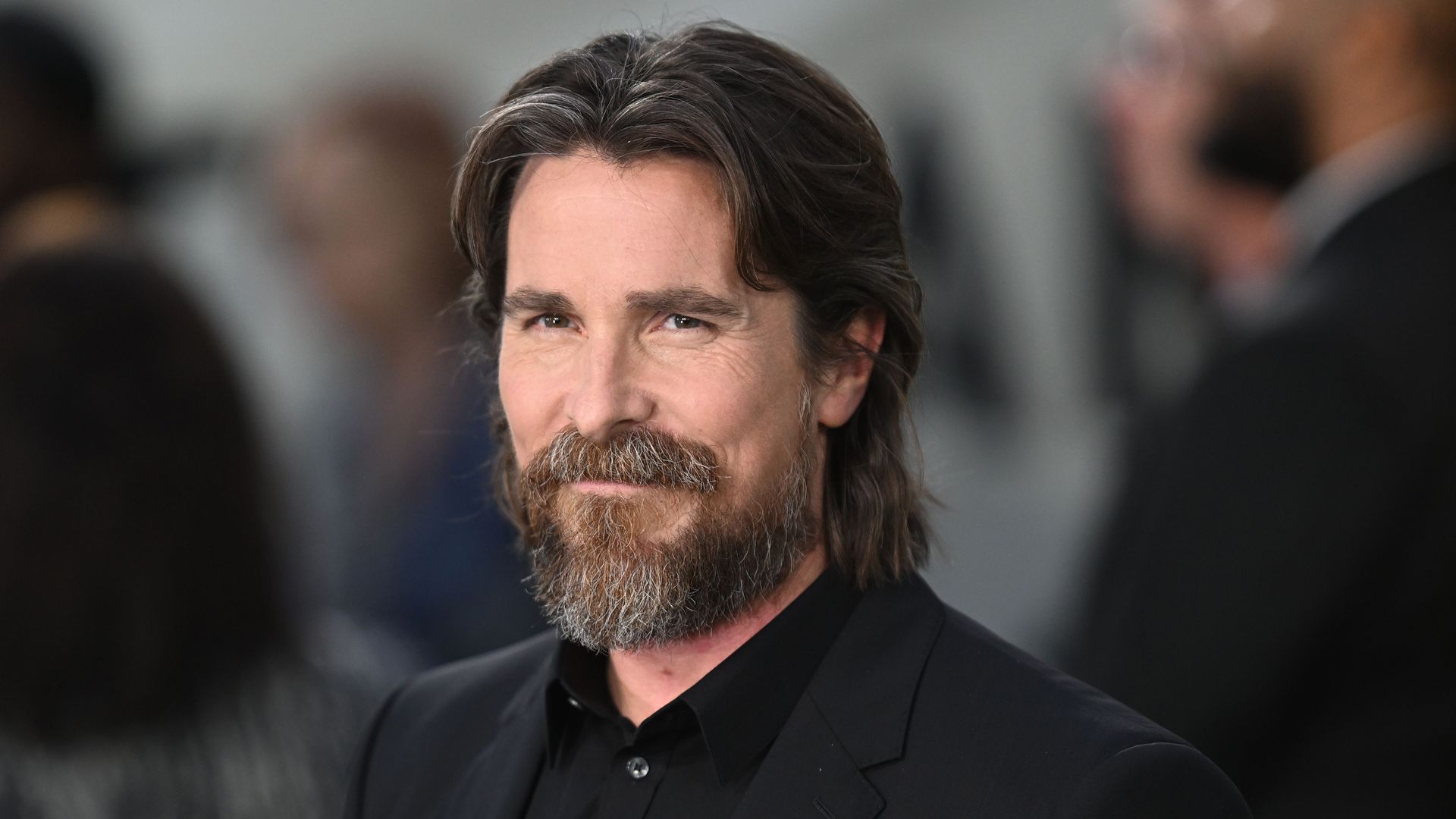 Christian Bale is completely unrecognizable after dramatic ...