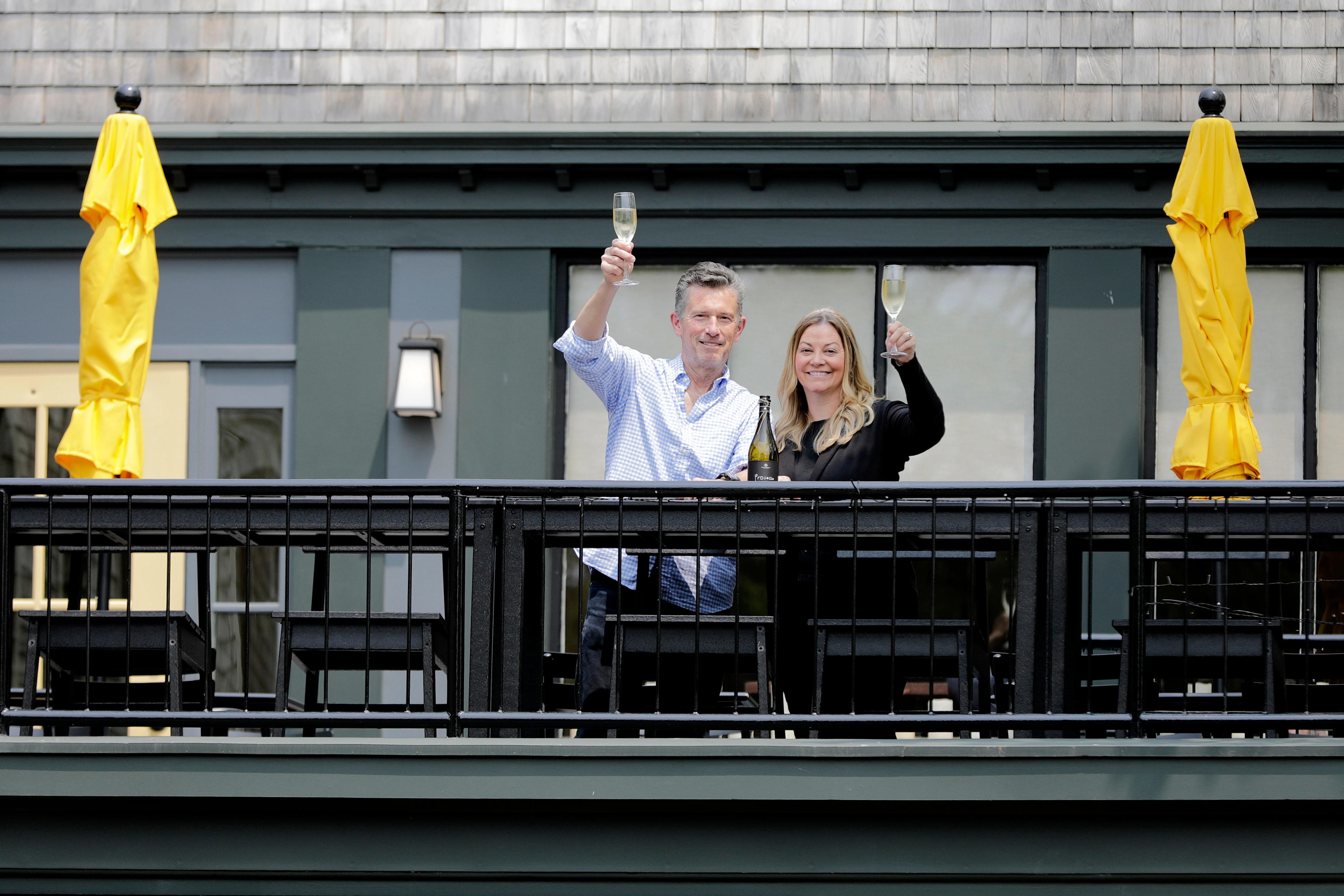 Coastal Bubbles + Wine Bar pops open in downtown New Bedford on ...