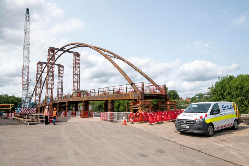 How hulking Nottingham bridge will be moved into place by one of world ...