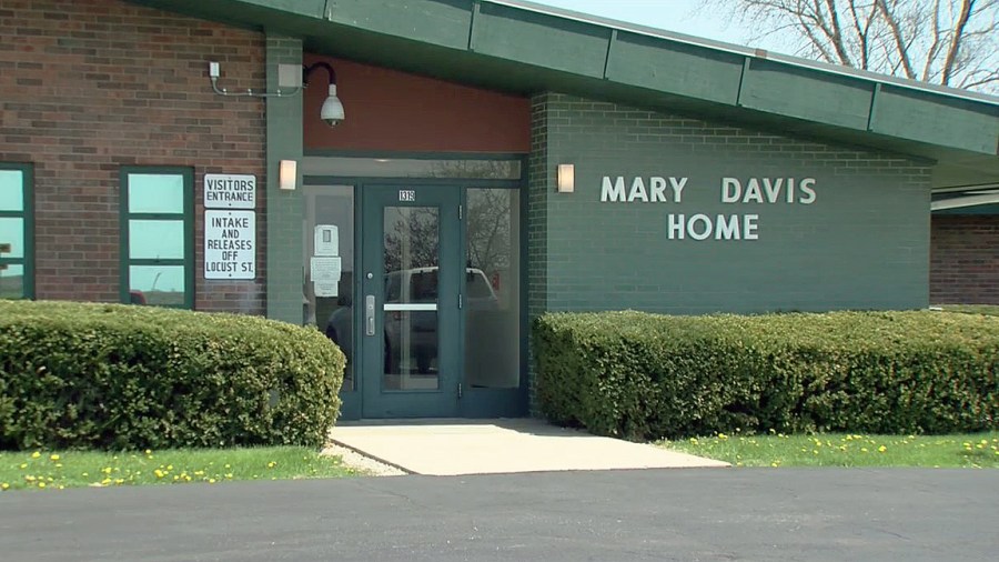 Judge orders closure of juvenile detention center in Galesburg