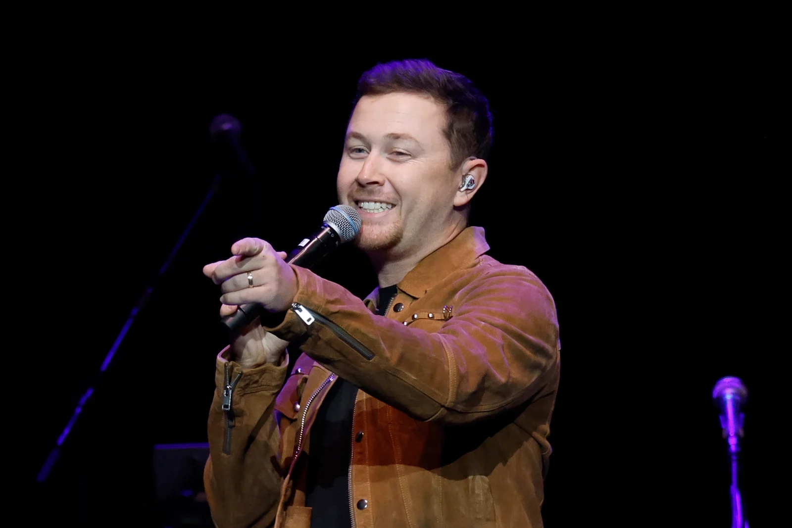 How the Flu, a Bear + Six Inches of Snow Led to Scotty McCreery’s New ...