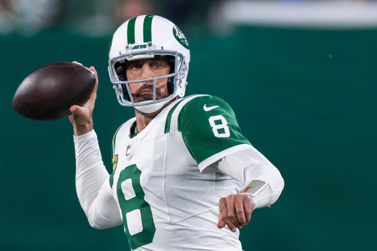 Aaron Rodgers ends free agency saga with Steelers signing