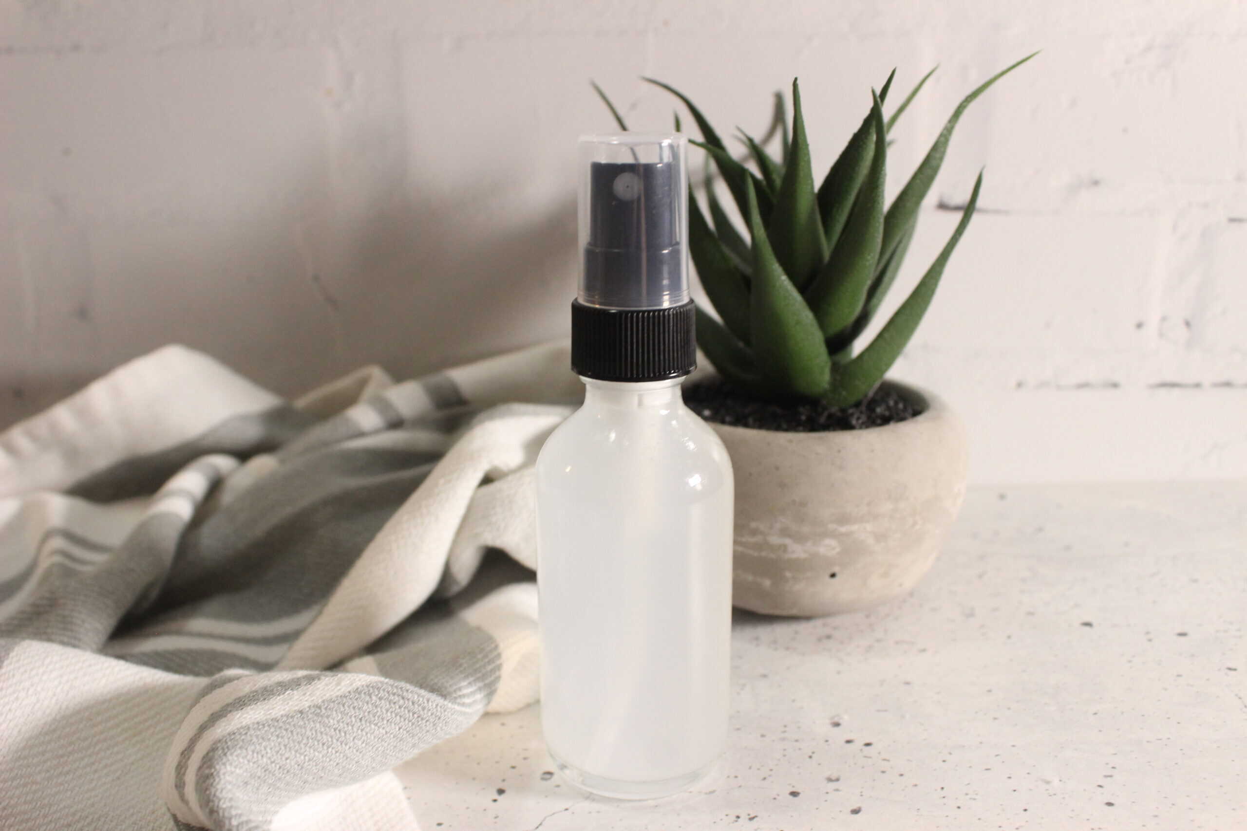 DIY Swim Spray to Neutralize Chlorine