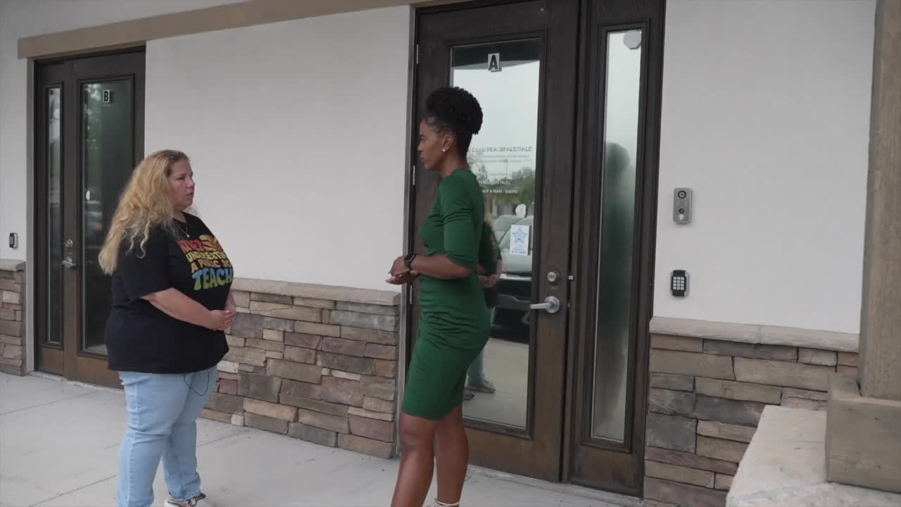 Lee County offers teacher bonuses for high-risk schools; teachers oppose.