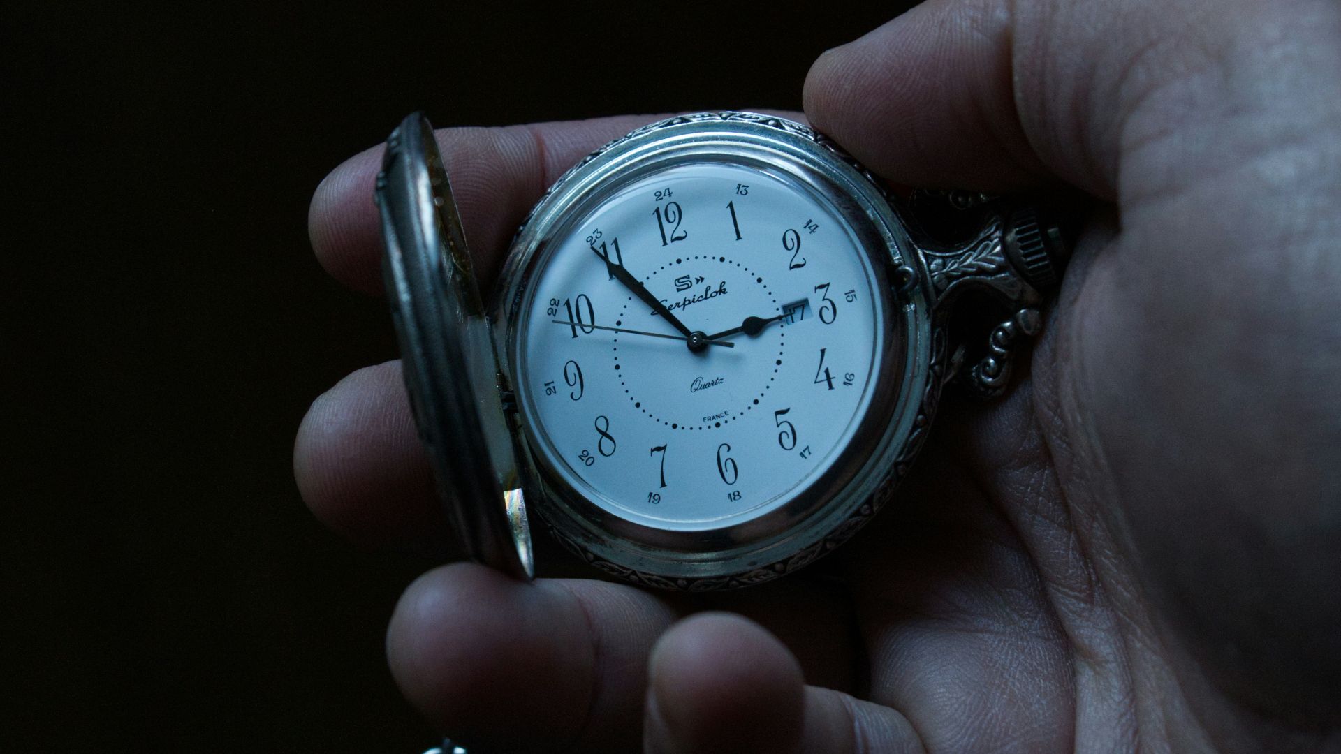 5 Reasons why men become infatuated with secret loves, according to ...