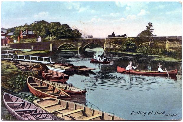 Pictures show the historic bridge which connects Christchurch and ...