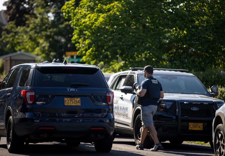 Salem Police SWAT, bomb squad assist Eugene Police with arrest in south ...
