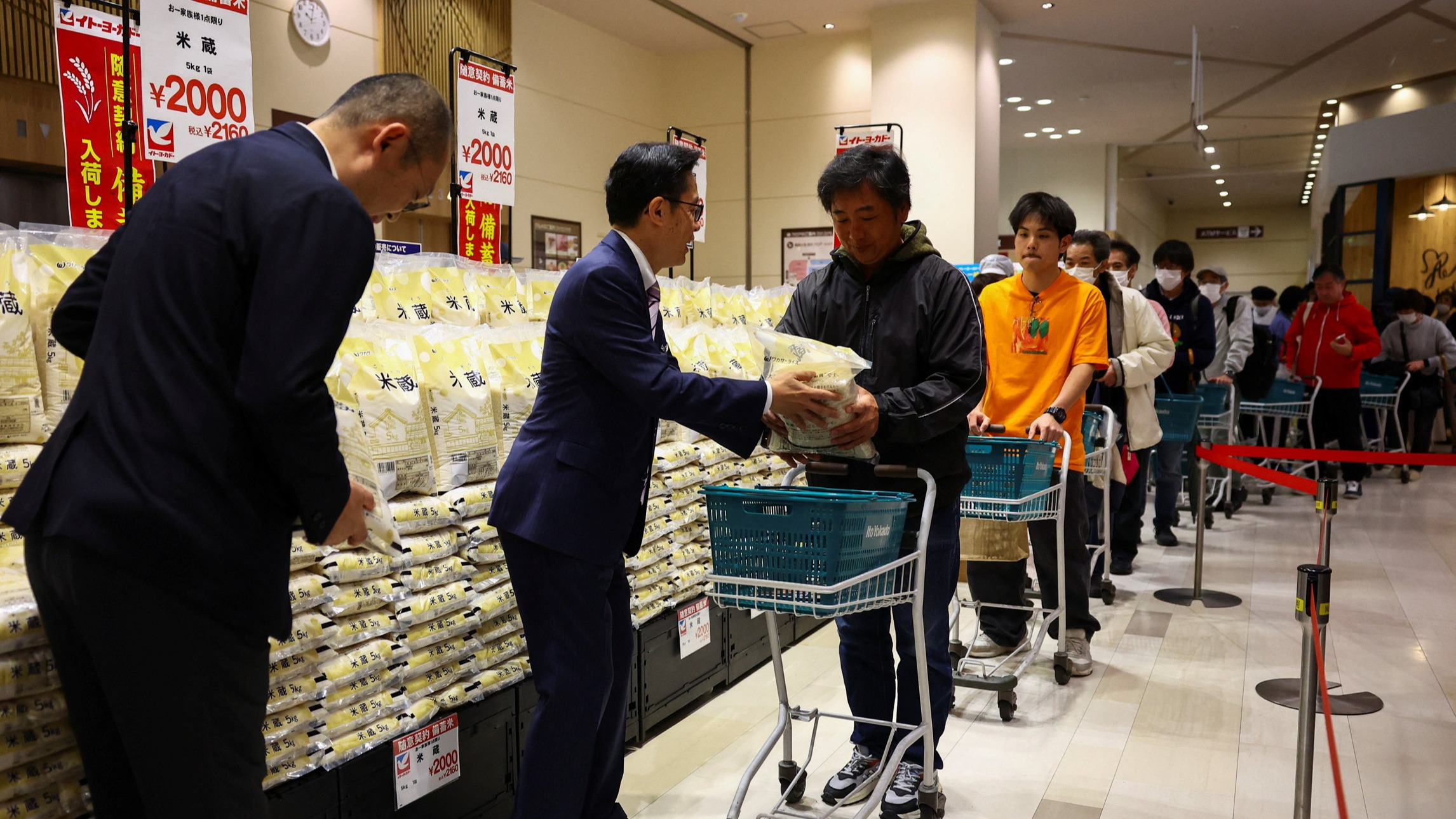 Japanese queue for hours as rice shortage deepens