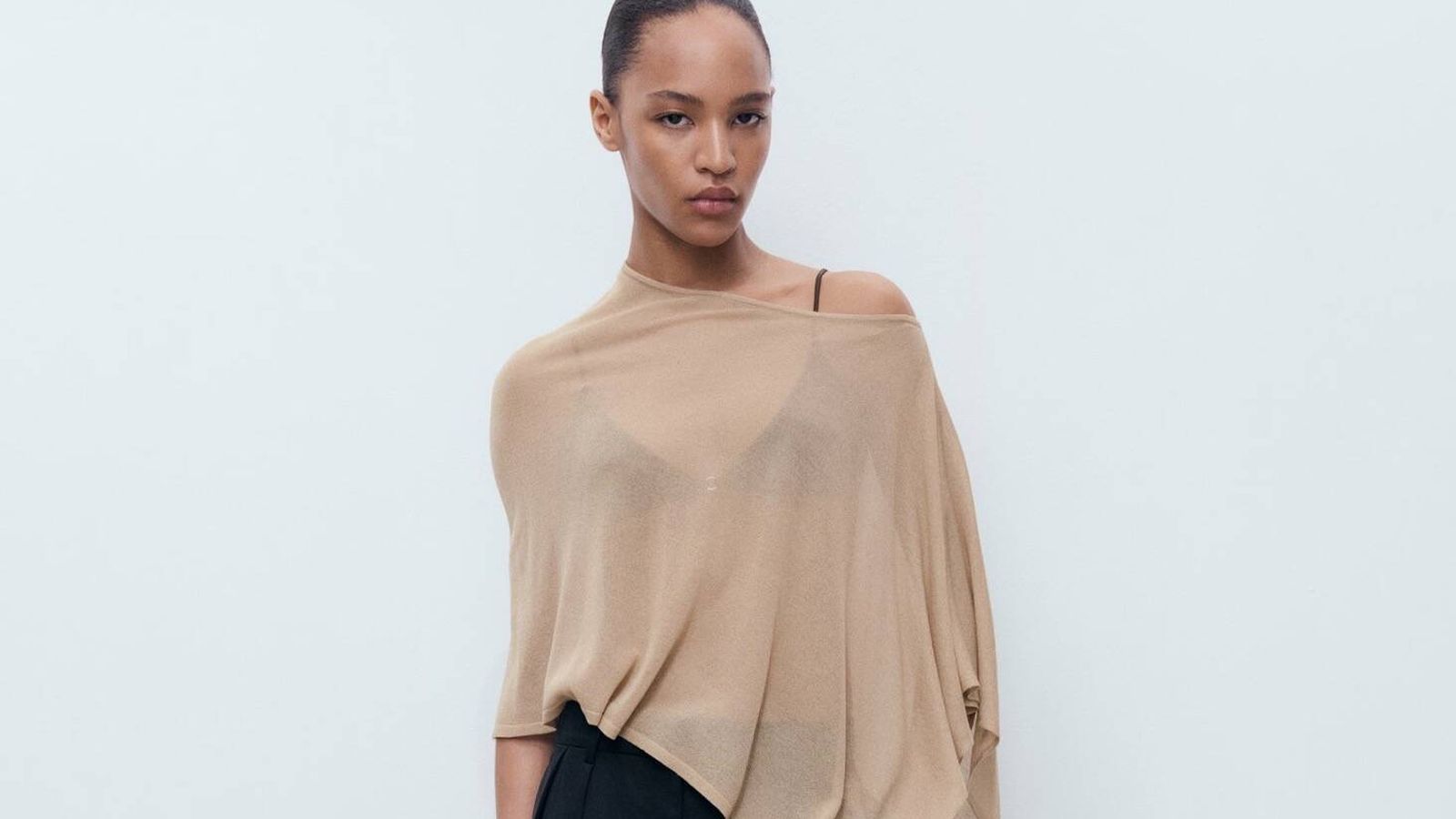 Mango tiene la capa perfecta para completar tu look de invitada: favorecedora, ligera y muy ...