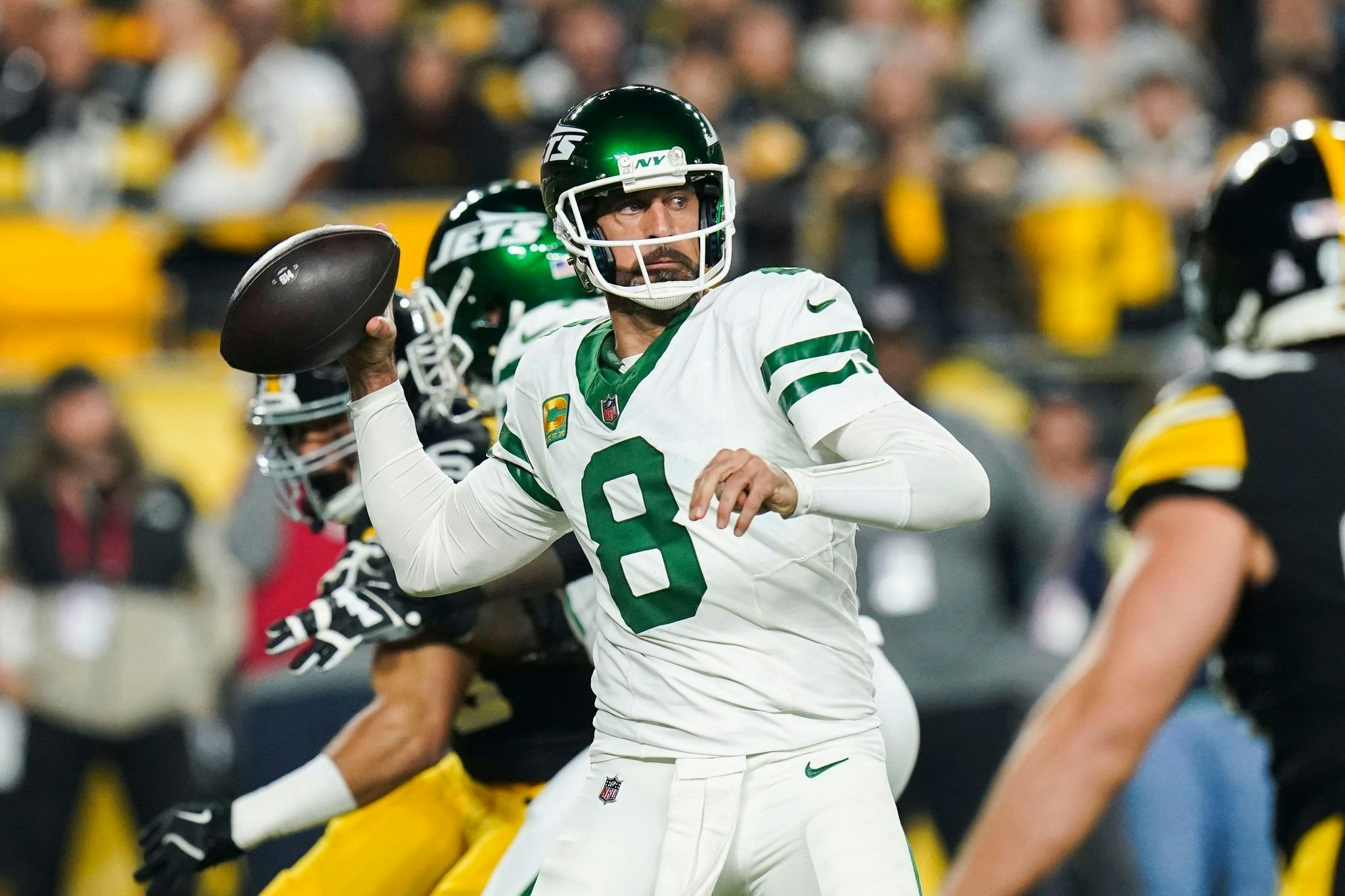 National Football League: Star-Quarterback Rodgers geht zu Pittsburgh ...