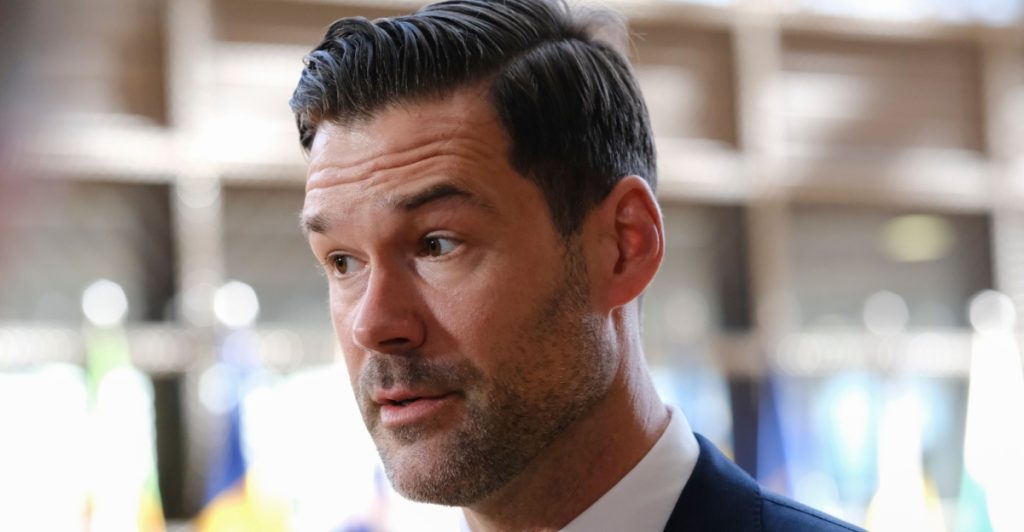 Johan Forssell (M) vill stoppa bidrag till utvisningsdömda: "Nu är det ...