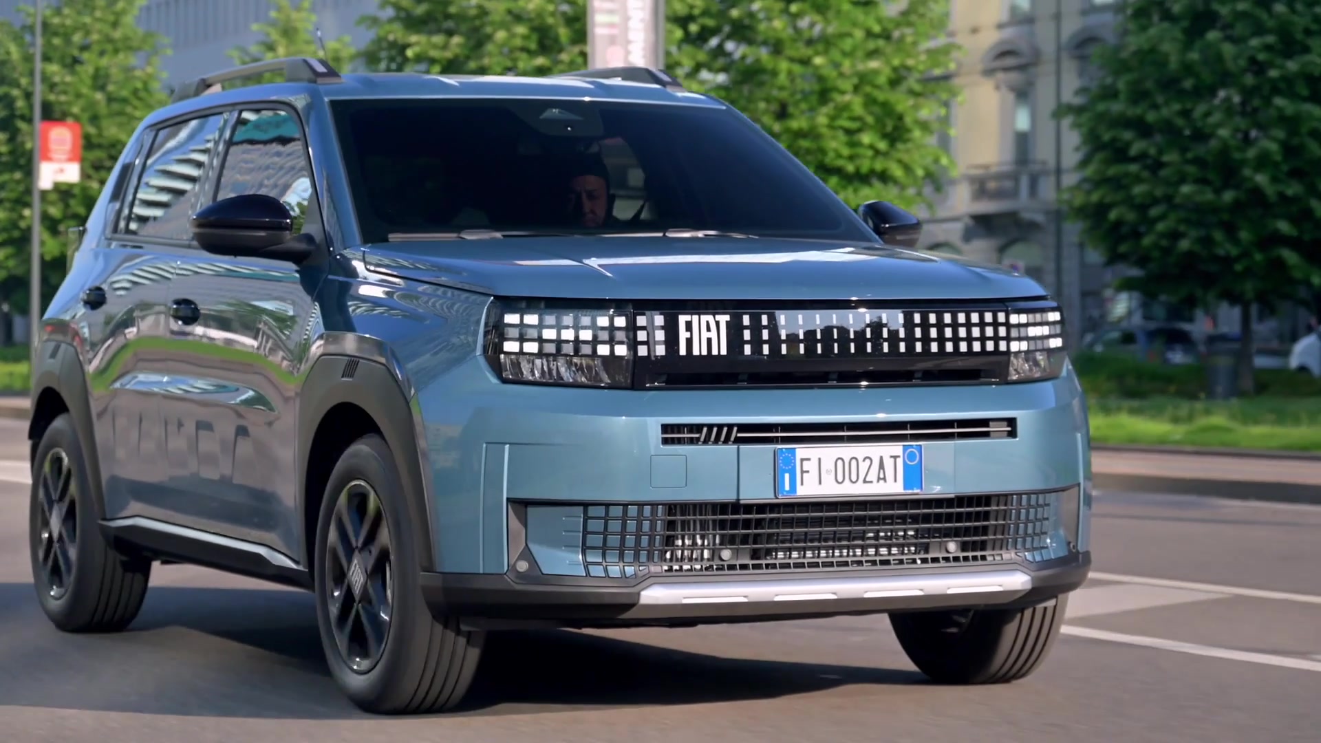 Fiat Grande Panda Hybrid Icon Driving Video