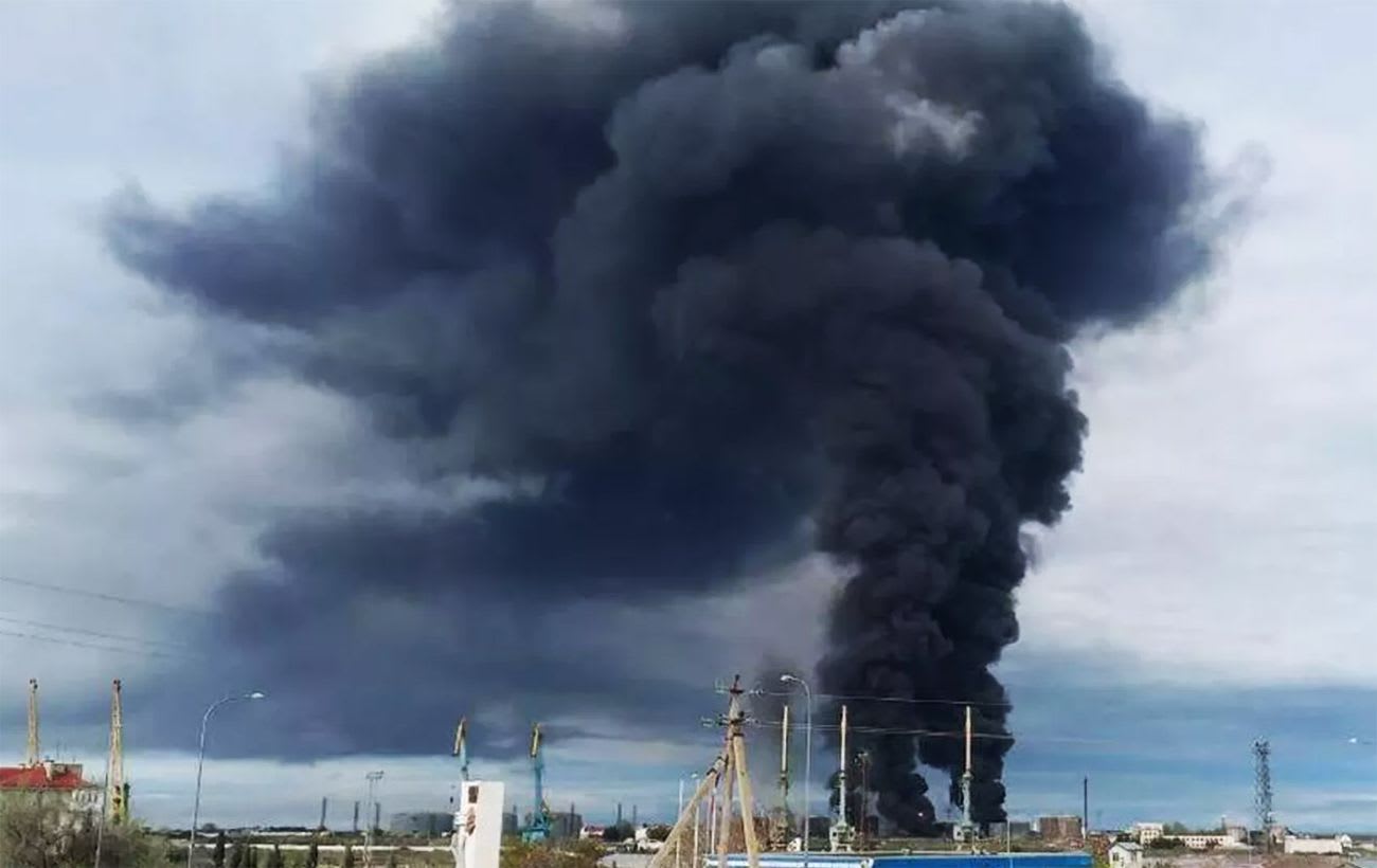 Drone attacks hit Russian bases in Engels and Saratov amid loud explosions