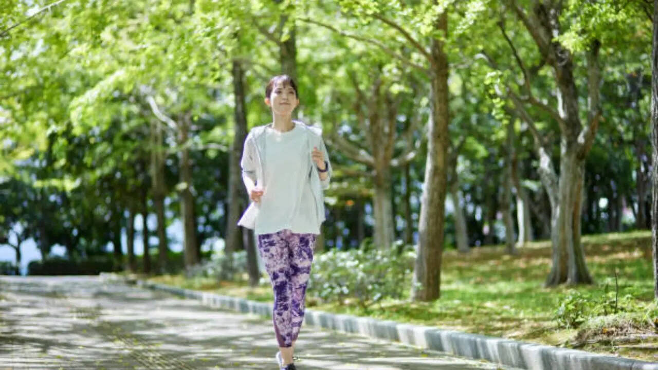 Japanese Walking: This Low-Impact Fitness Hack Elevates Your Heart ...