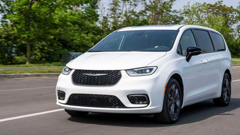 Chrysler Celebrates Century of Innovation With Complete Lack Of Innovation