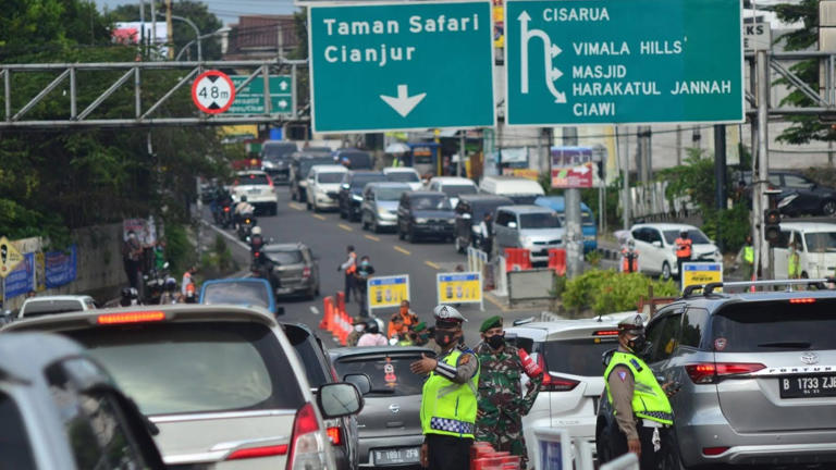 Pemkab Bogor Bentuk Tim Khusus Demi Atasi Kemacetan di Jalur Puncak
