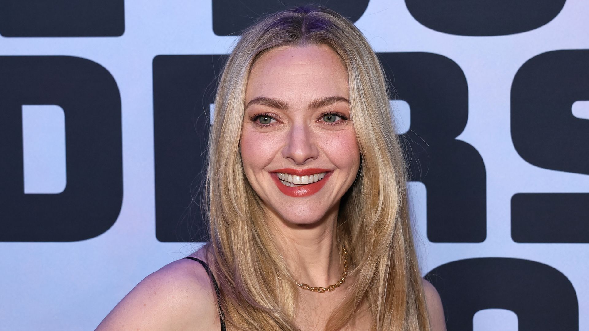 Amanda Seyfried debuts major hair transformation in shocking post