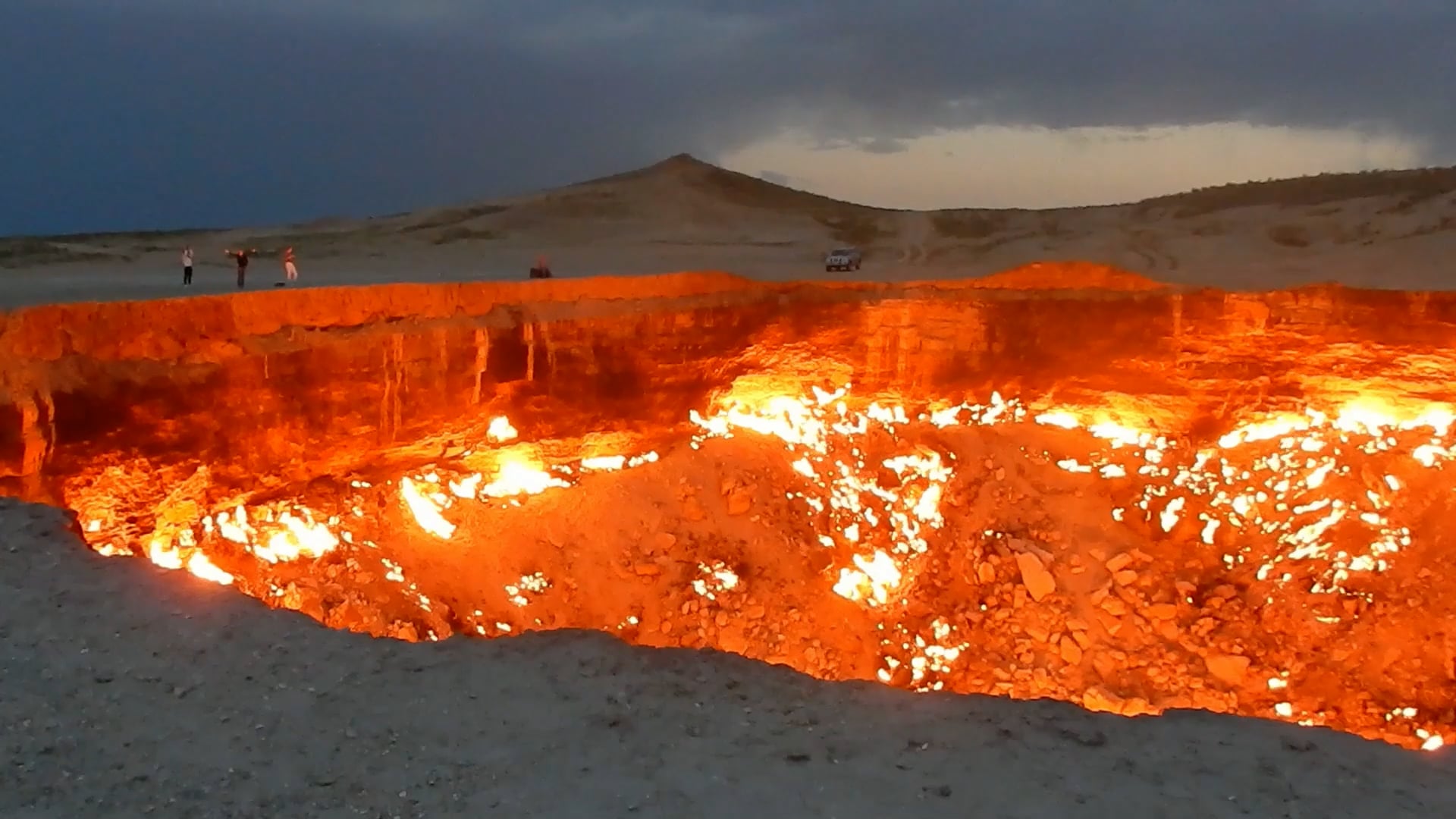 Resan till "Dörren till helvetet": Upplev inuti Darvaza-kratern